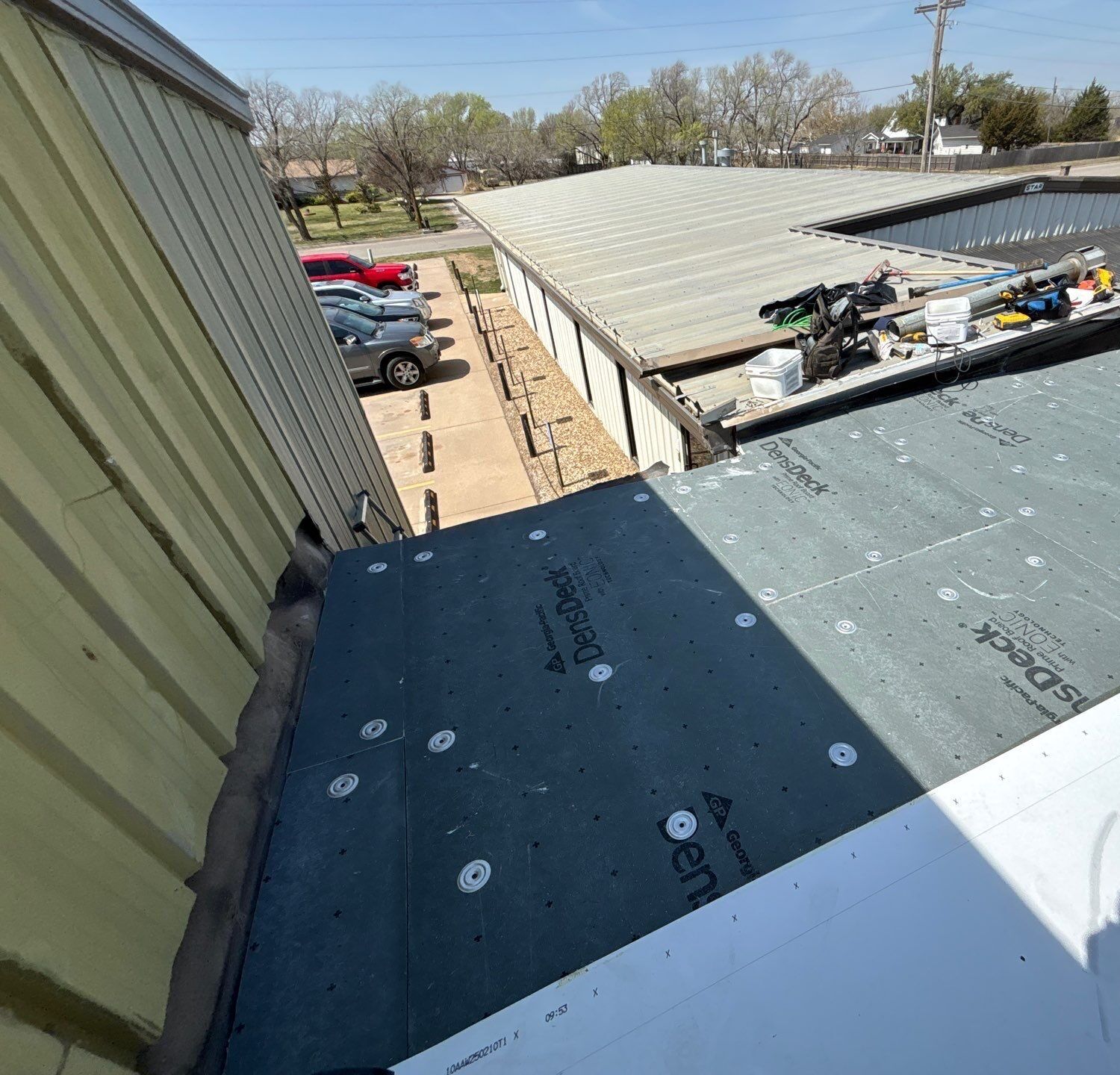 DensDeck vs Fiberboard: Which Cover Board Is Best?