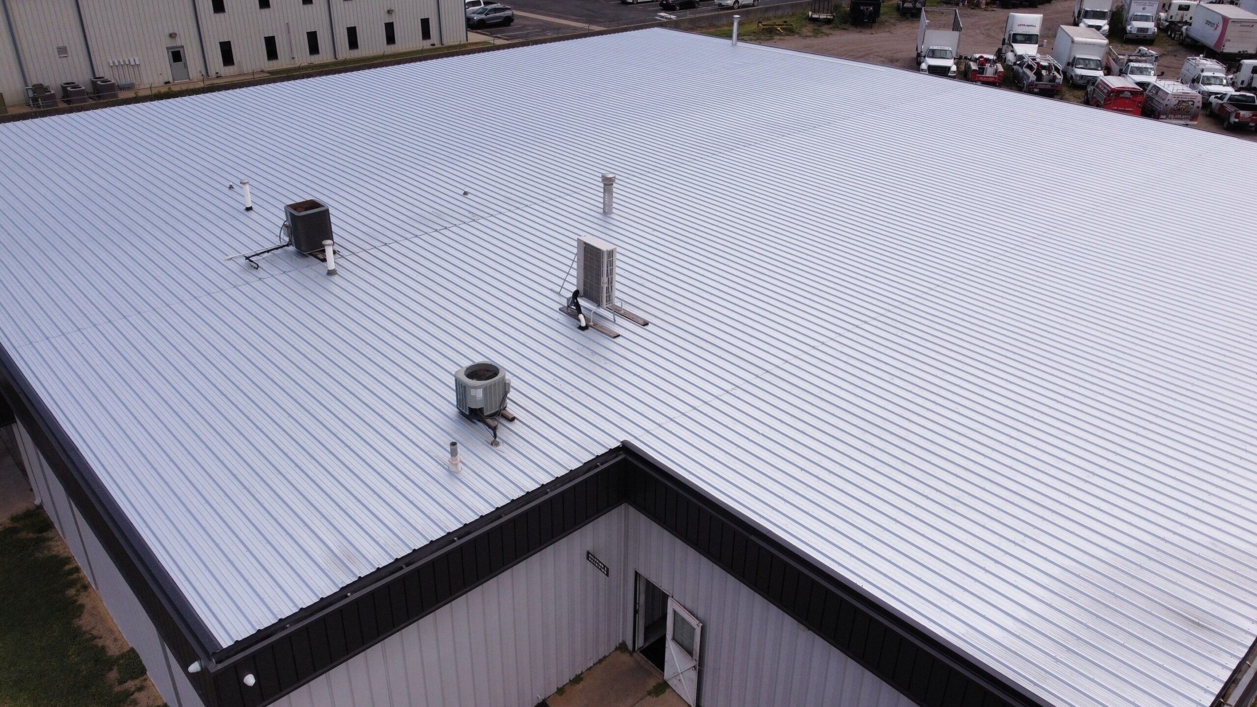 Retrofit vs. Replacement: What's the Best Option for Your Roof?